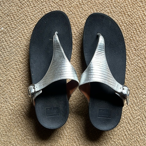 Fitflop | Shoes | Fitflop Silver Snake Flipflops | Poshmark